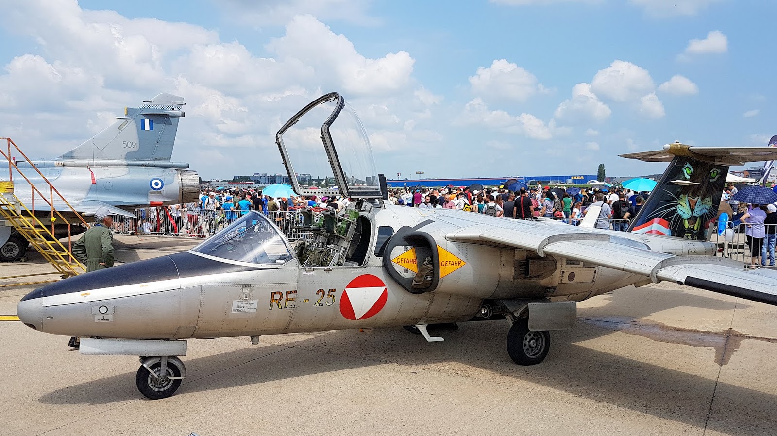 AAG_th บันทึกประจำวัน: ออสเตรียงดบินเครื่องบินฝึกไอพ่น Saab 105 เหลือ ...