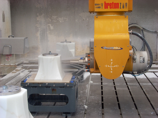 Il centro di lavoro SHAPEMILL affidato a un tecnico esperto vi porterà ...