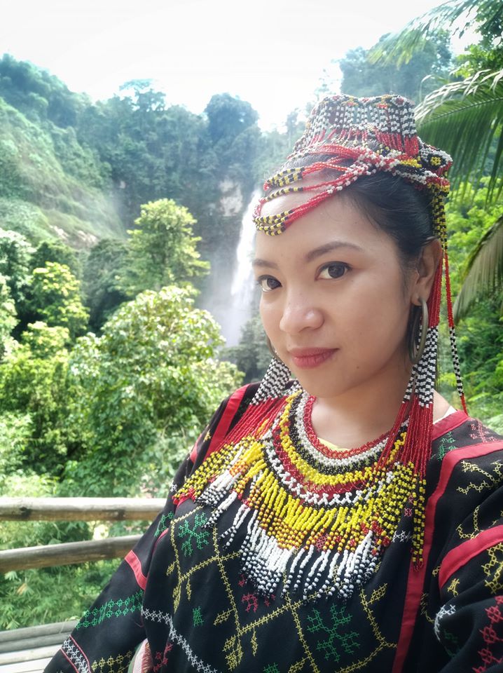 T'BOLI TRIBE in LAKE SEBU