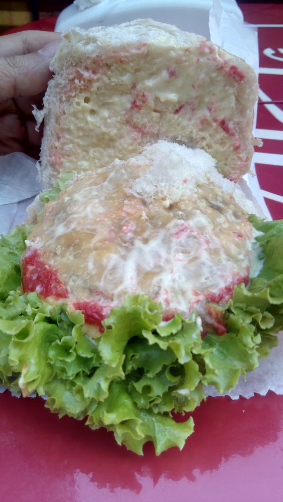 Um X-Salada que consegue ter bastante sabor inclusive diferenciando ...