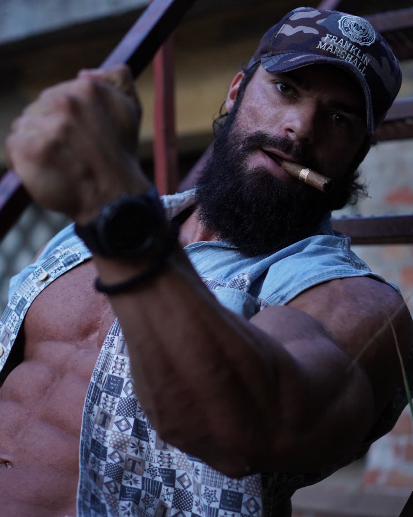 Muscle Lover: Serbian powerlifter and bodybuilder Sasa Lampas