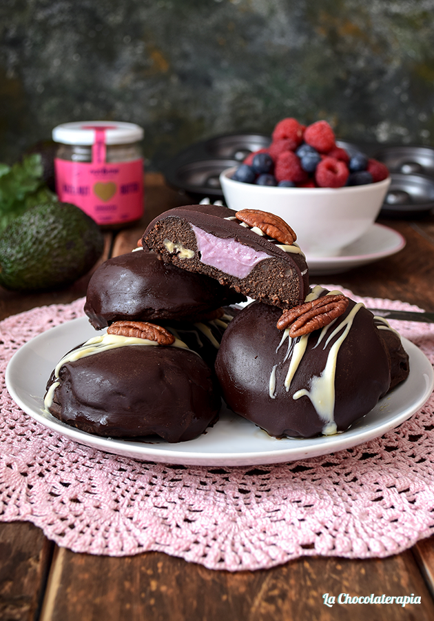 Donuts bomba keto con crema de frutas del bosque — La chocolaterapia