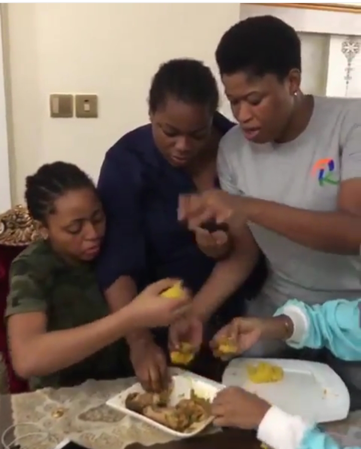 Apparently, Regina's mum, Rita Daniels, visited them in their mansion ...