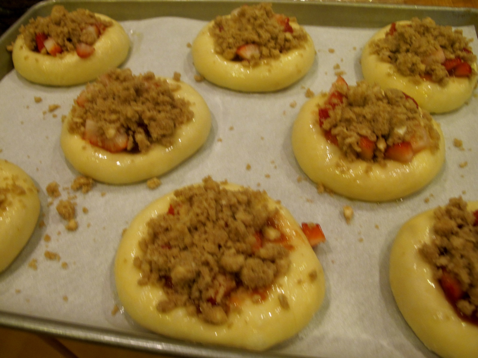 My Mother's Apron Strings: Strawberry Sweet Buns