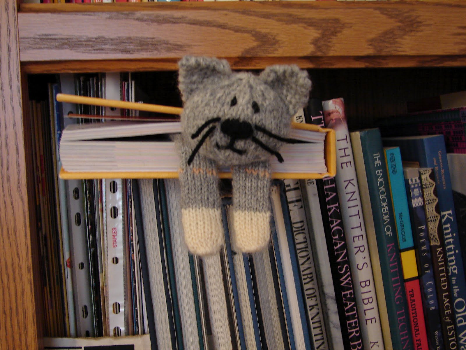 JoyKnitCrochet: Cat Bookmark