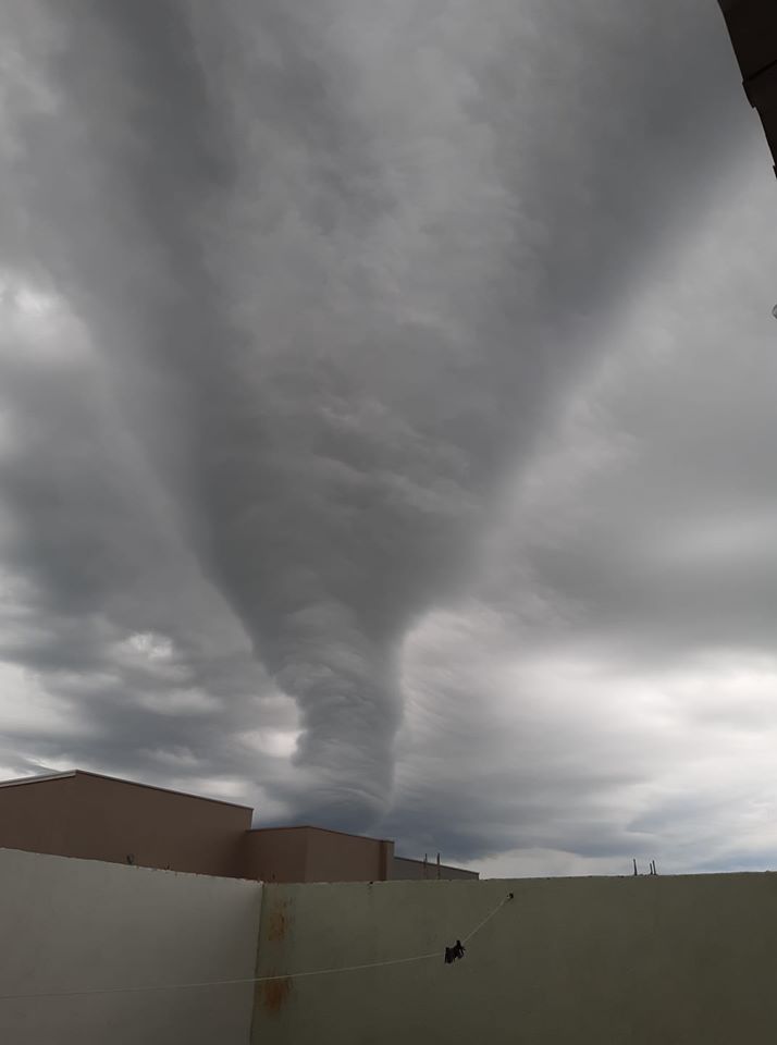 Fenômeno raro, ‘Nuvem rolo’ assusta moradores do interior do Paraná