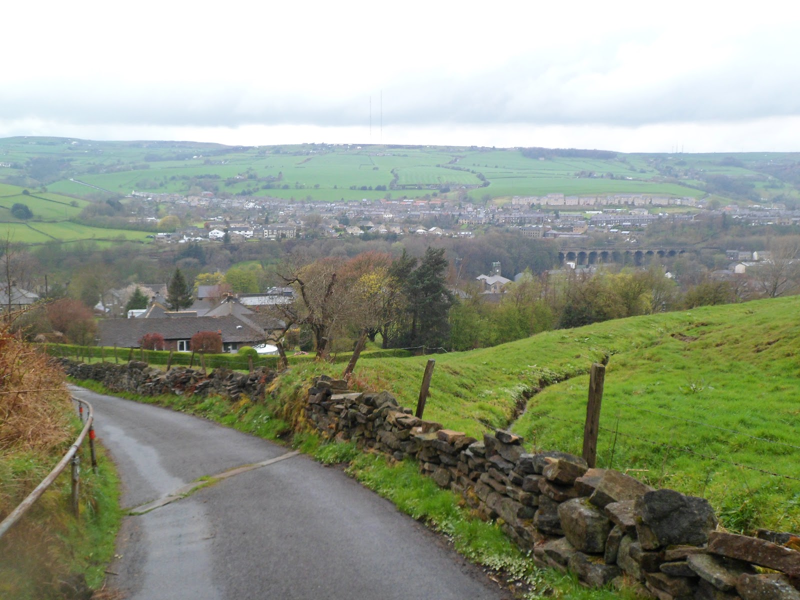 Fell Finder: Marsden to Slaithwaite via West Nab 9.4.12