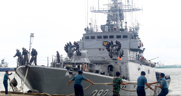 DEFENSE STUDIES: Dua Kapal Perang Pemburu Kapal Selam TNI AL Gelar Latihan Bersama