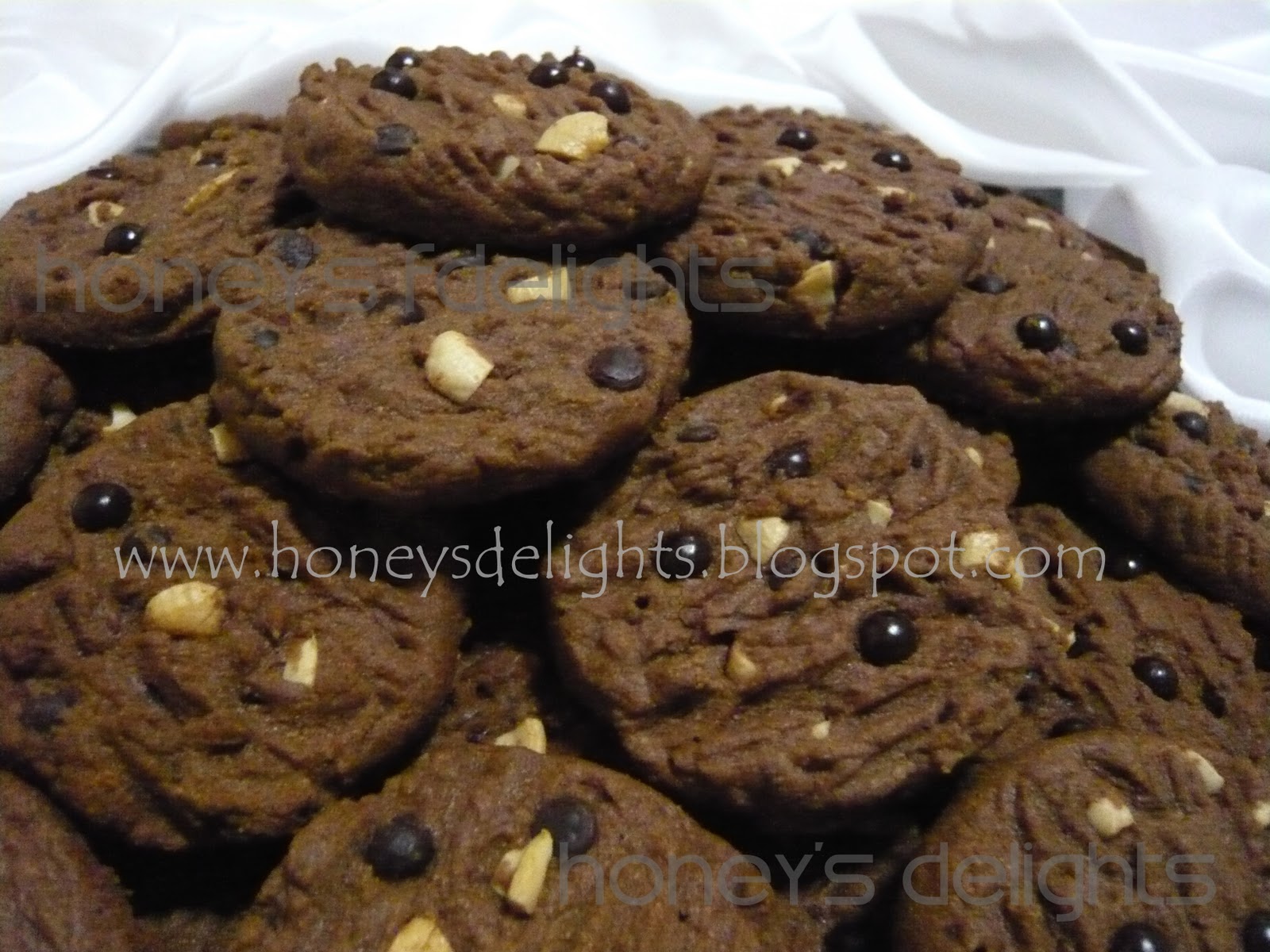 honey's delights: CHOCO CHIPS and NUTS