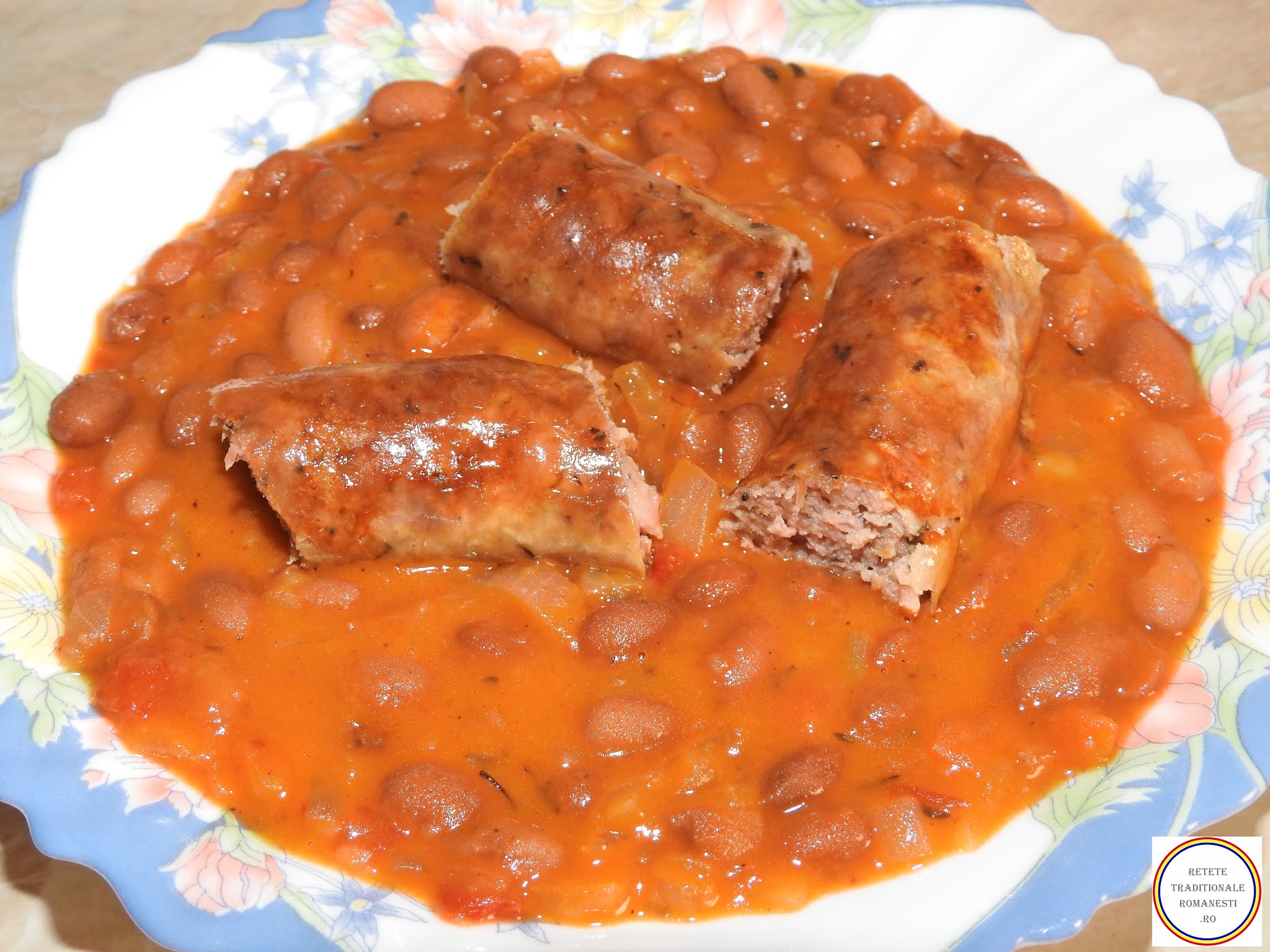 Fasole cu carnati reteta | Retetetraditionaleromanesti.ro