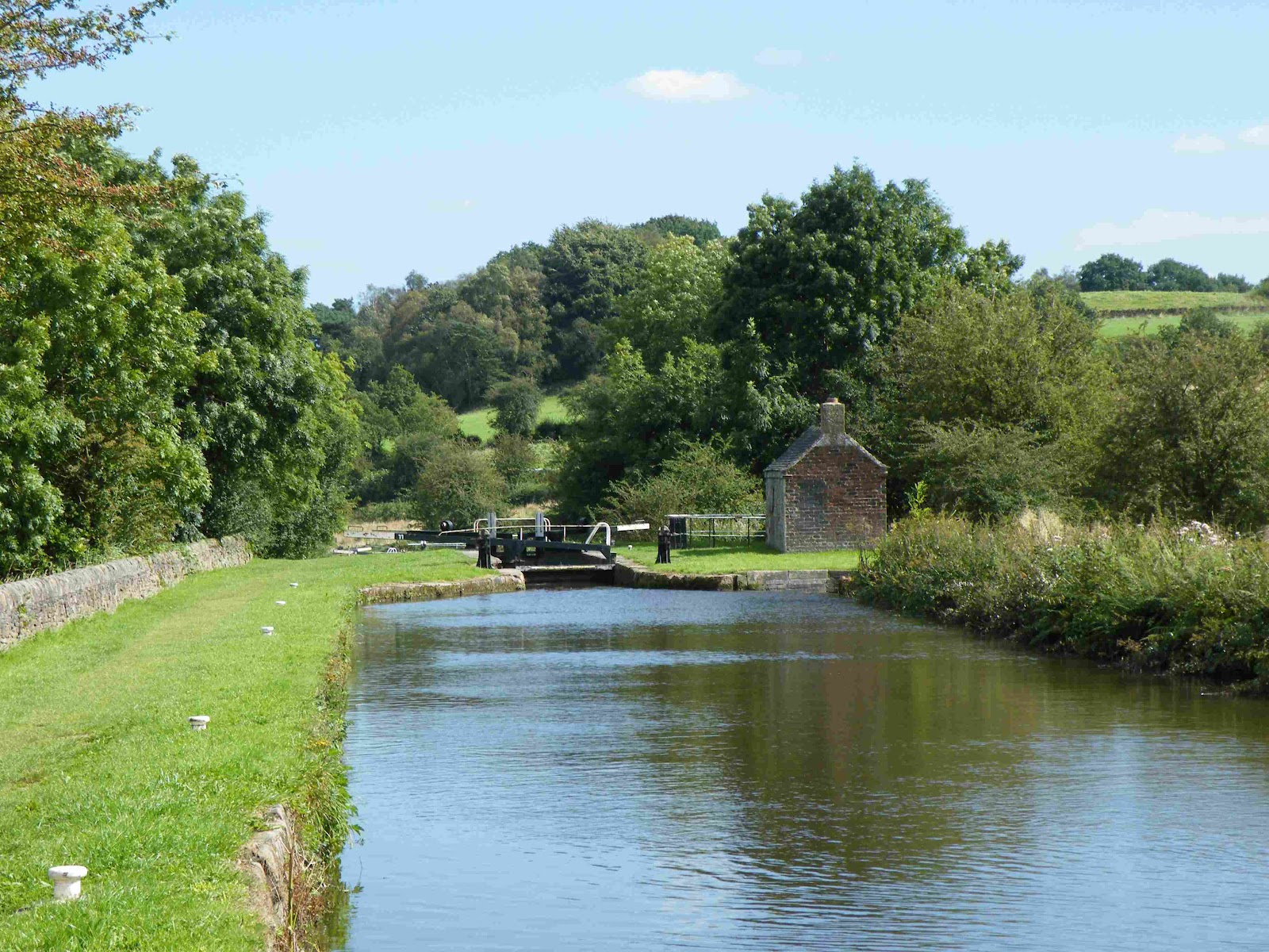 Travelling the Canals of England: Enjoying the Delights of the Caldon Canal