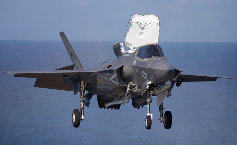 US Marine Corps F-35B aircraft land aboard Japanese Ship Izumo - Blog ...