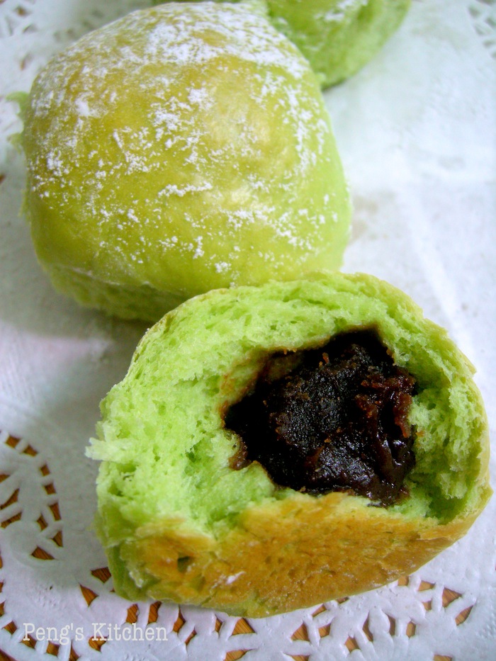 Peng's Kitchen: Matcha Red Bean Buns