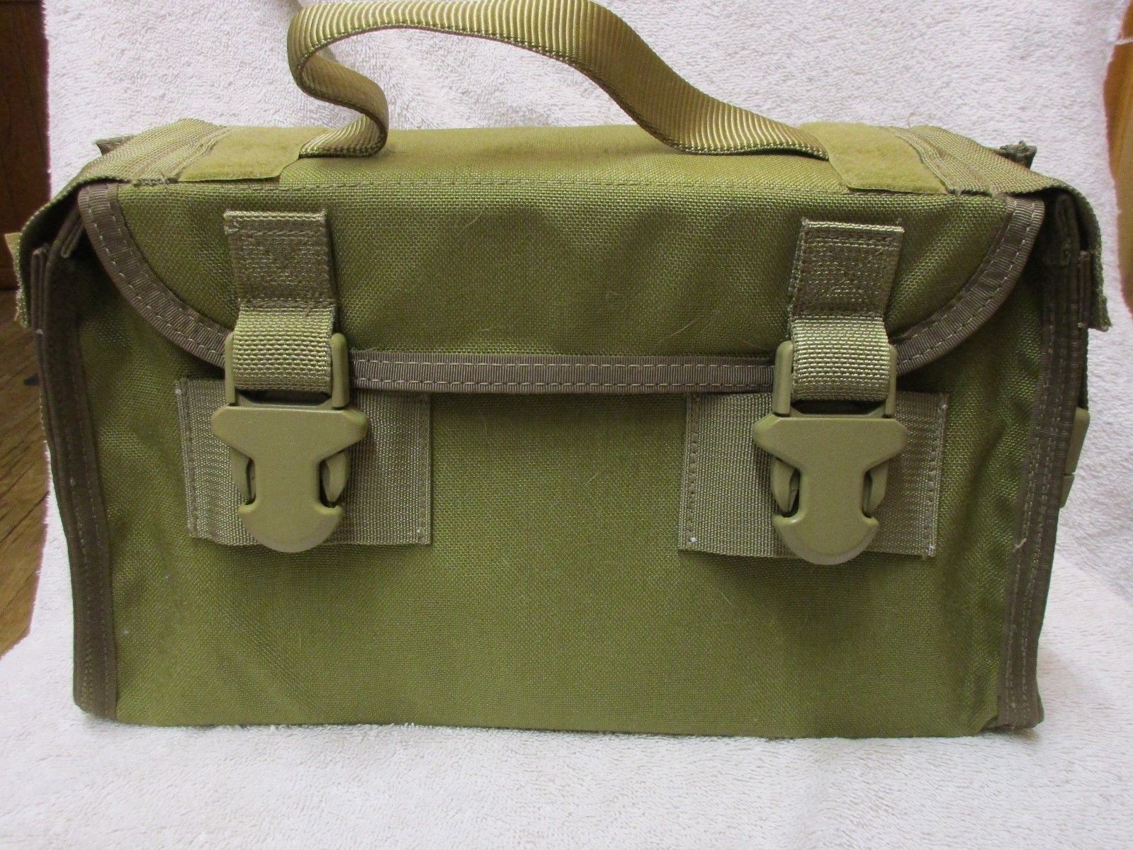Webbingbabel: Eagle Industries 300 Round Linked 7.62 Feeder Bag Khaki '06
