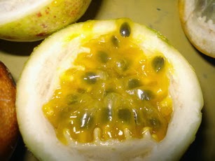 Pusat Ilmu Peternakan: KANDUNGAN GIZI DAN MANFAAT BUAH MARKISAH