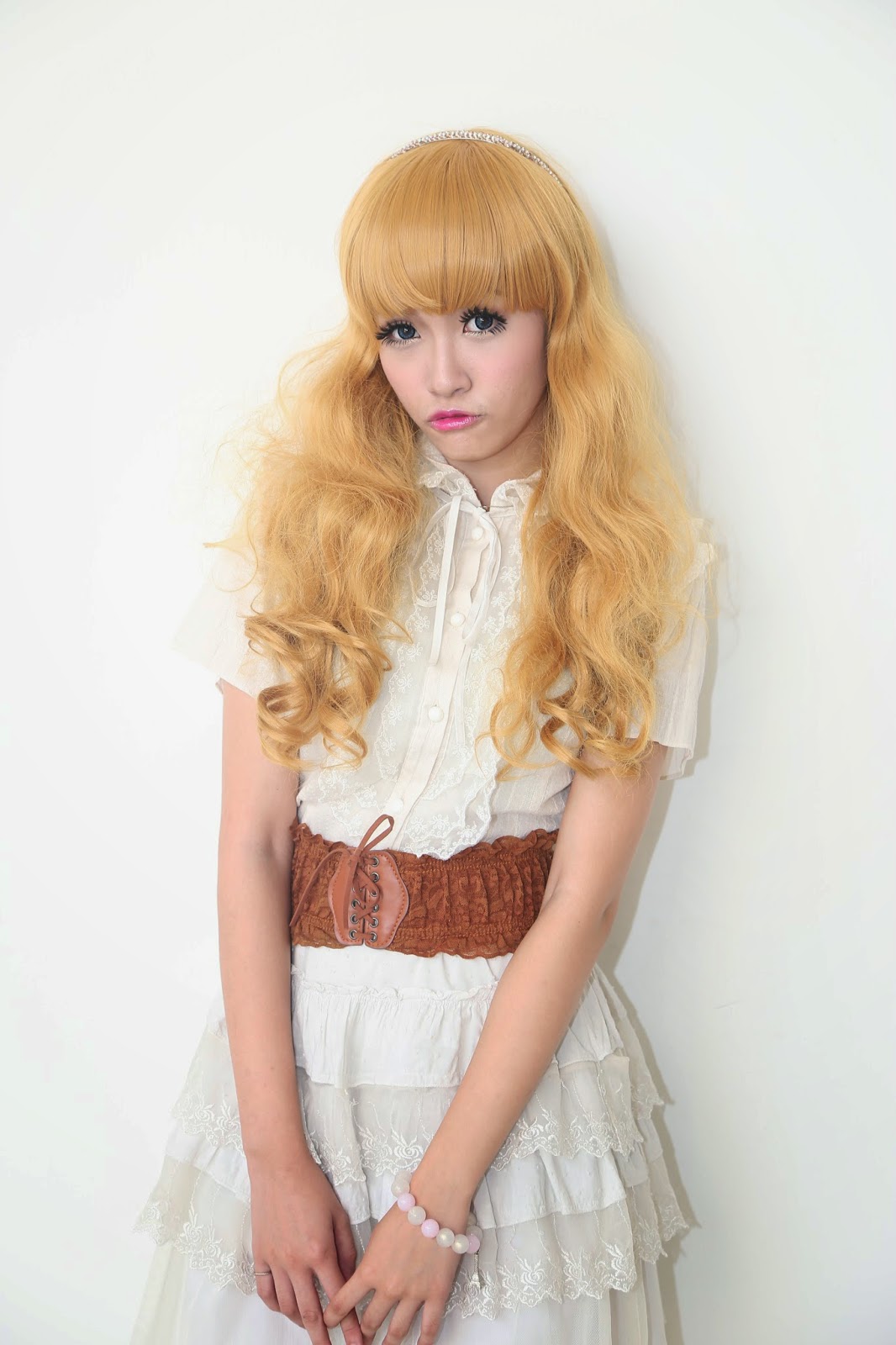 Adventures of Angel and Moe Tails: Photo Shoot: Gyaru Doll with Jen Min
