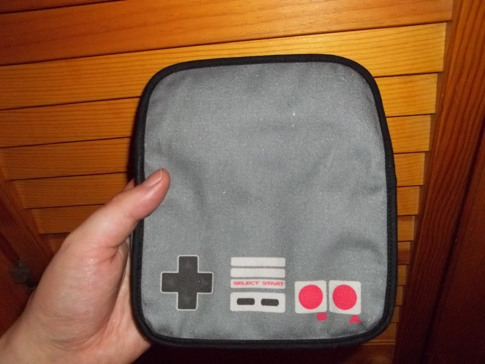 pixelated palace: REVIEW: Custom Nintendo 3DS case by whataboutki