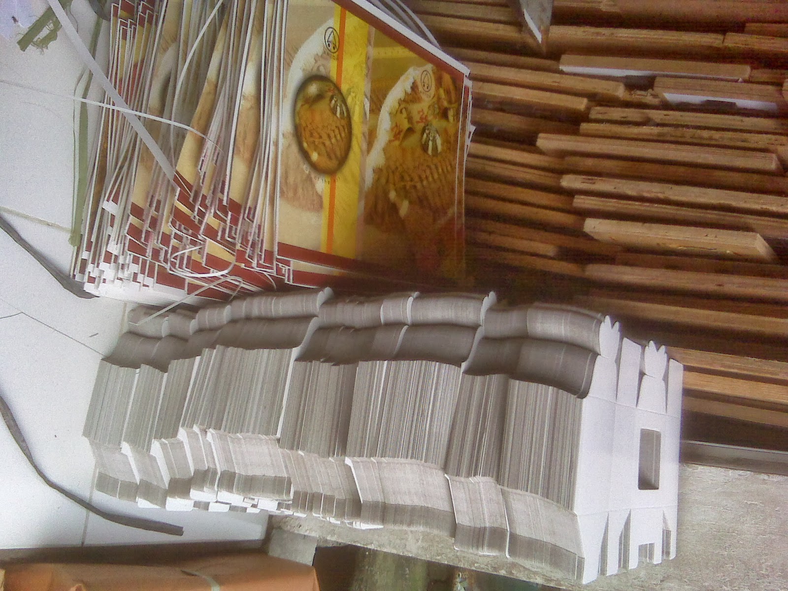 51 Contoh Brosur Dengan Desain Layout Unik dan Lipatan Cantik Unik ...