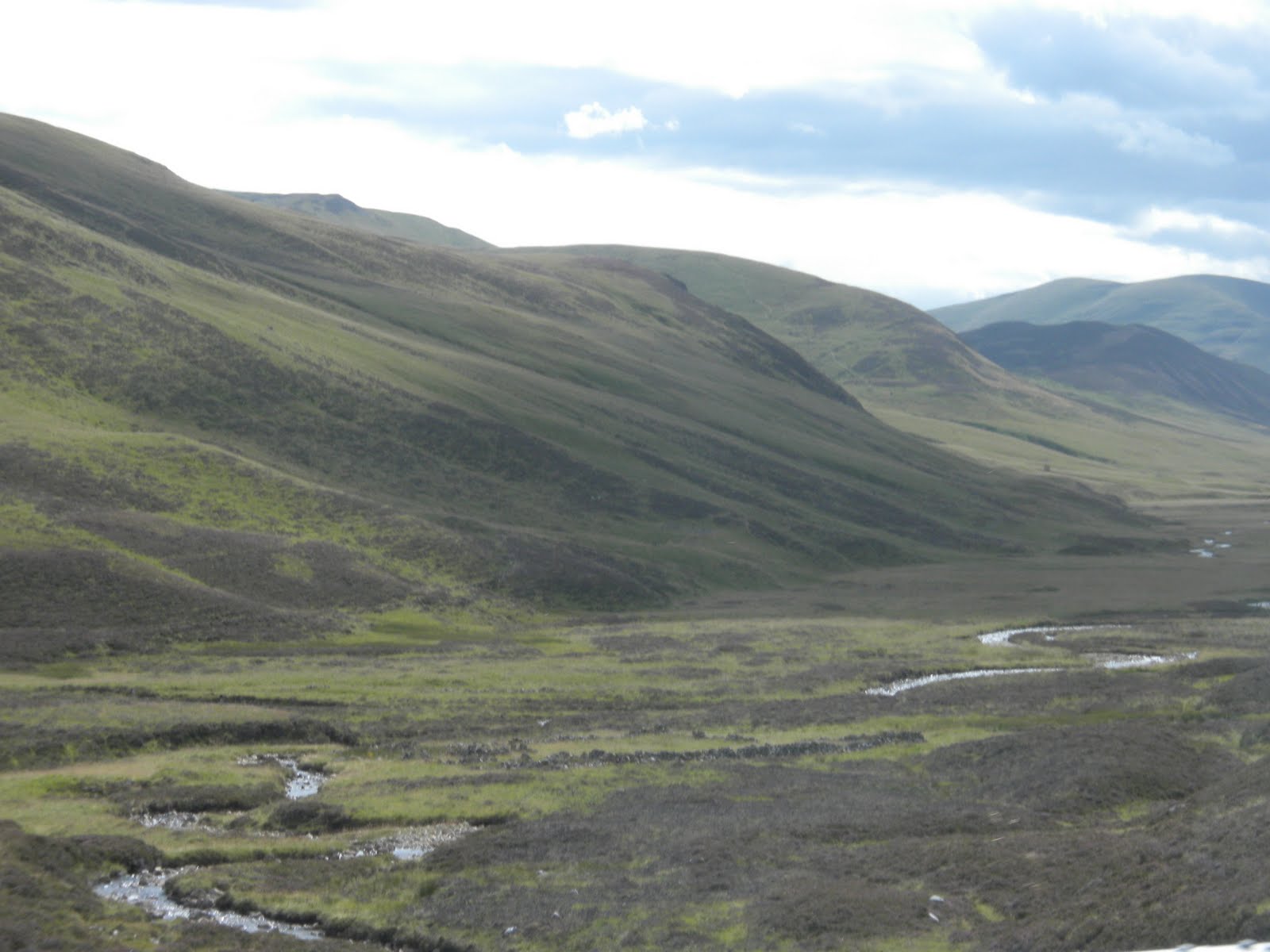 Dave and Lynne in New Zealand: Scotland: countryside north of Edinburgh