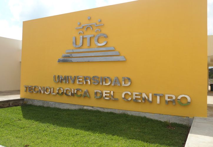 Egresa primera generación de licenciados e ingenieros de la Universidad ...