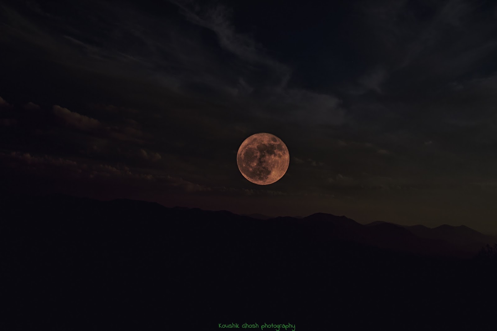 Nocturne of the poet who loved the moon