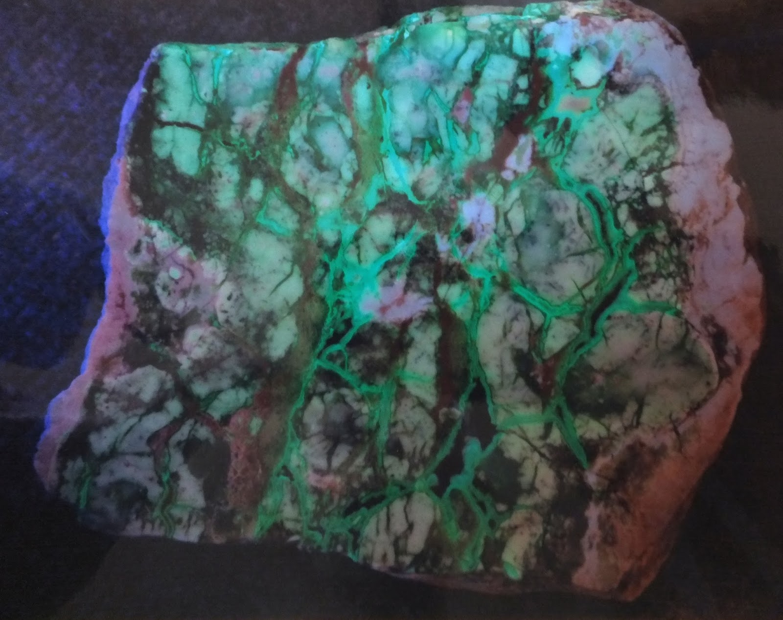 Giant Opal Deposit Discovery Along Highway