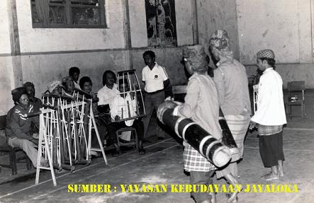 Mengenal Angklung sebagai Alat Musik Asli Indonesia Warisan Budaya yang ...