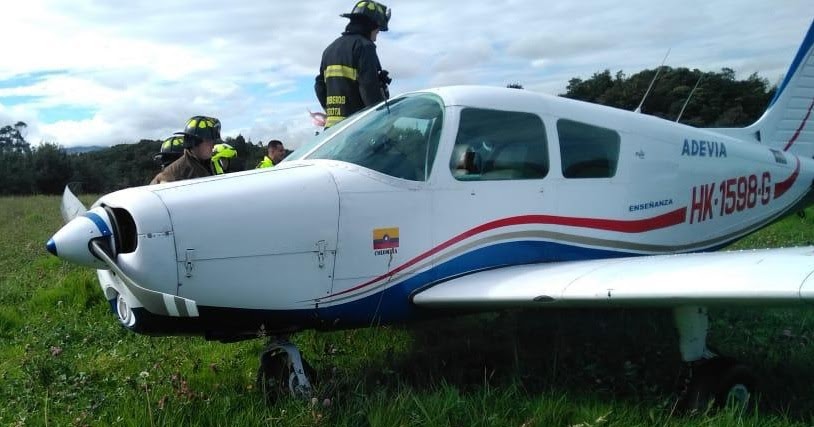 Avión Piper PA-28 aterrizó de emergencia al norte de Bogotá tras sufrir ...