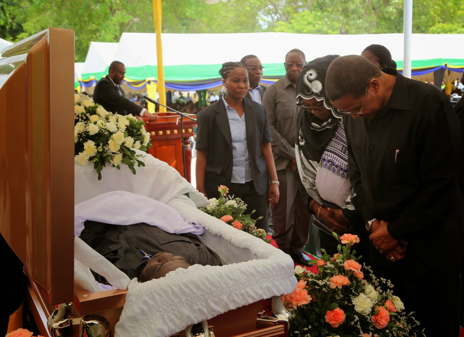 KAPTANI JOHN KOMBA AFARIKI DUNIA RAIS KIKWETE AONGOZA MAMI DAR KUANGA ...