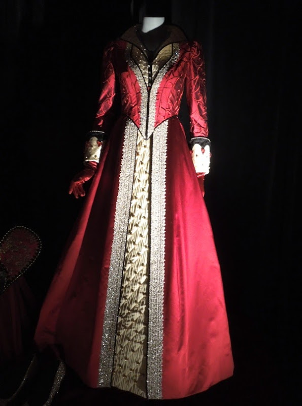 Hollywood Movie Costumes and Props: Fairytale costumes from Once Upon a ...