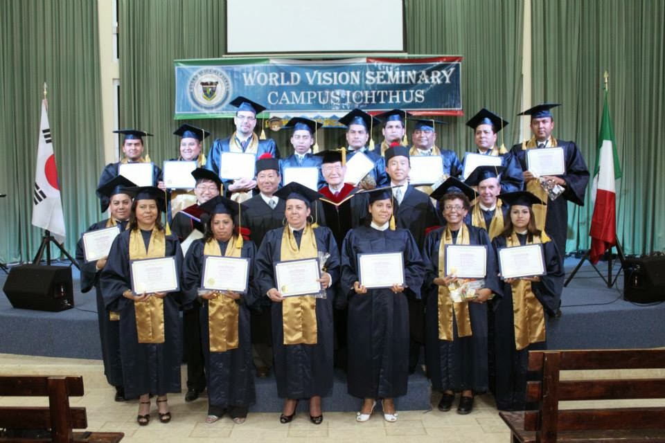 TEOLOGÍA DE MENOS A MAS: GRADUACION DE WORLD VISION SEMINARY, CAMPUS ...