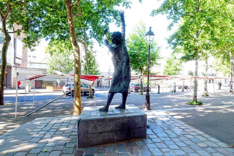 Paris : Hommage à Edith Piaf, une oeuvre de Lisbeth Deslile - XXème ...