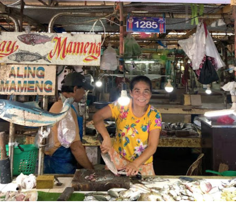 Isang ina na tindera sa palengke nakapagpatapos ng anak na doktor