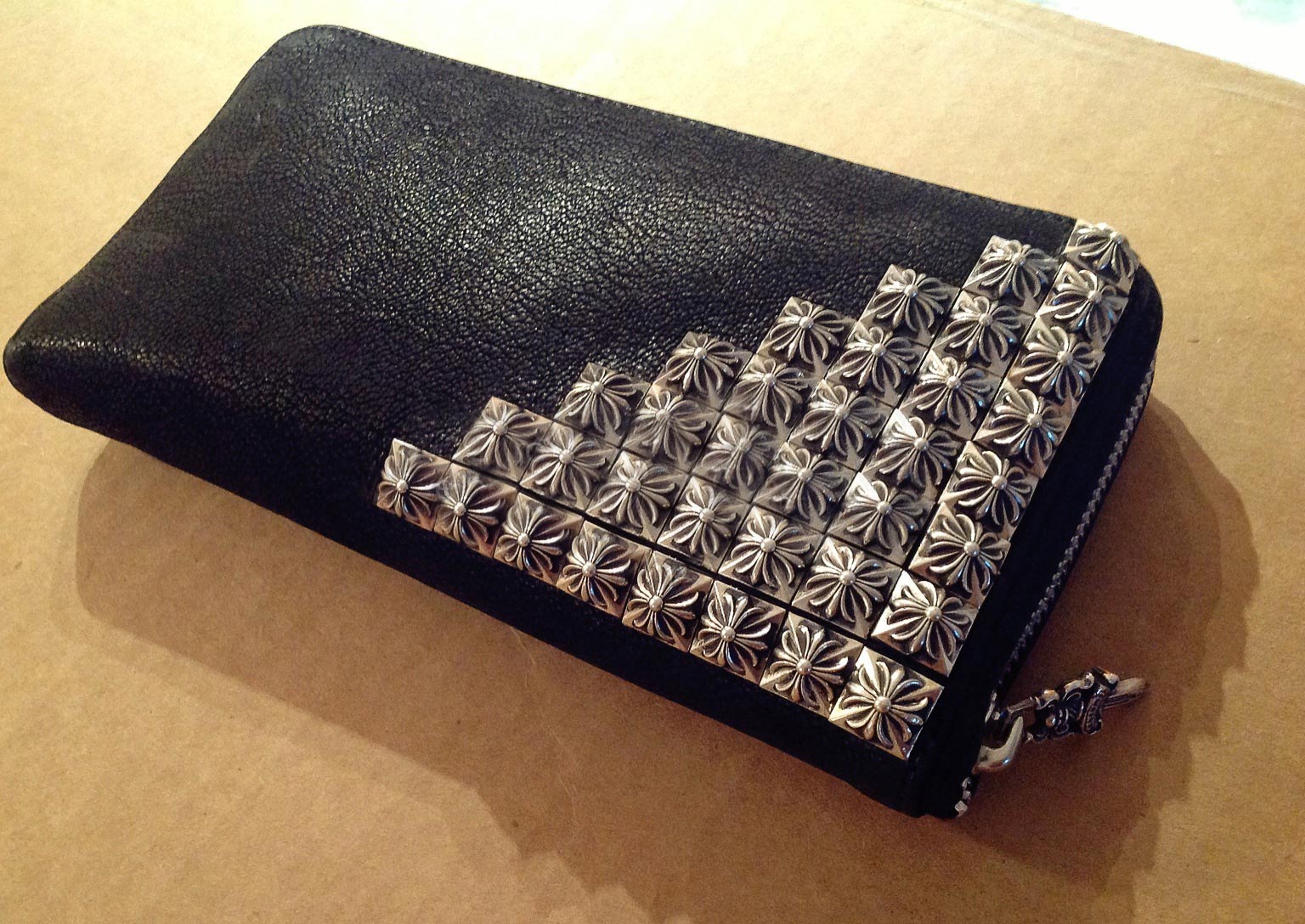 GothicBuzz - Stars with Gothic fashion sense, the Chrome Hearts way ...