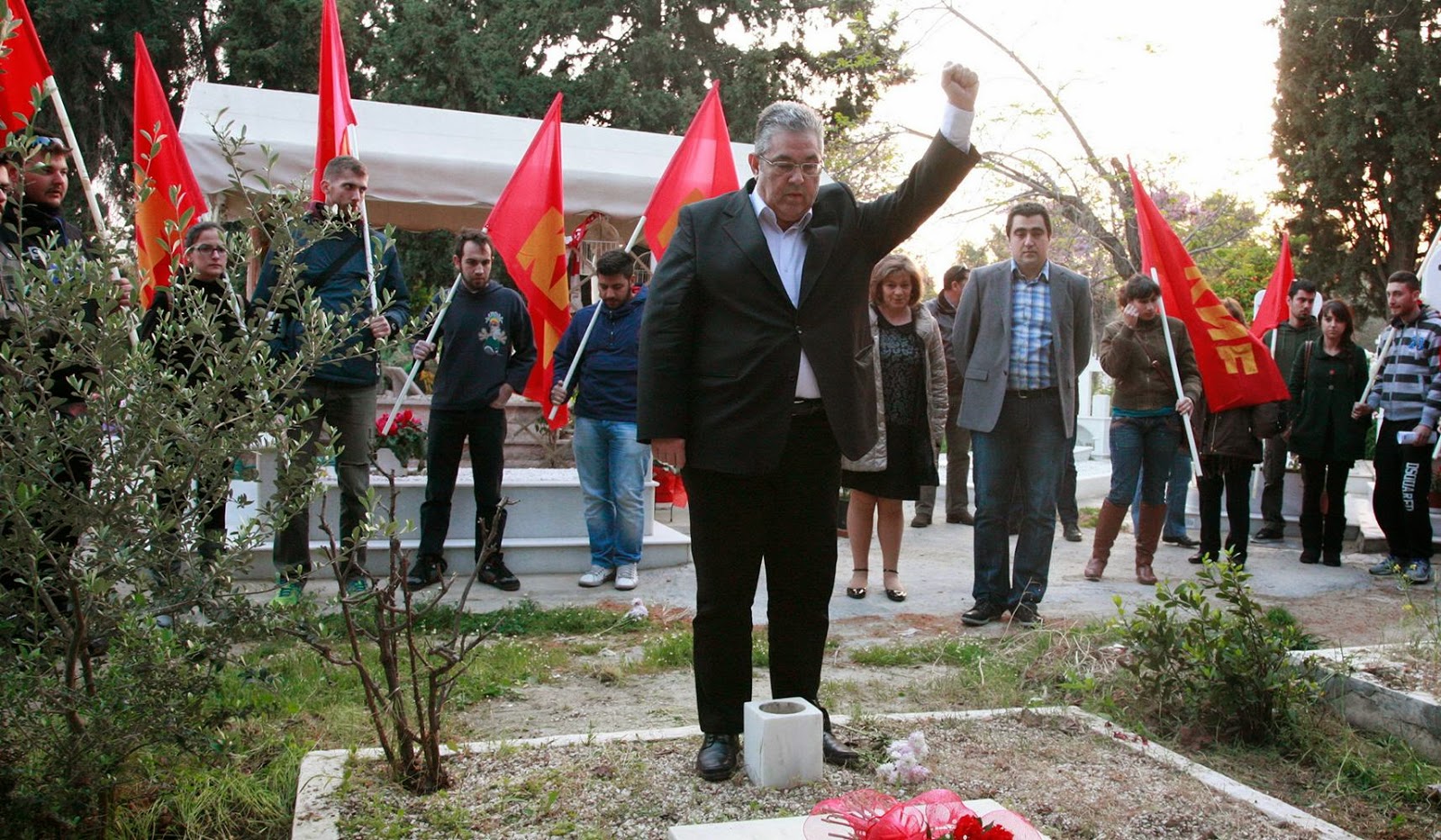 Τ' ΑΚΟΥΤΕ ΡΕ...;;; ΠΑΕΙ ΚΑΙ ΤΕΛΕΙΩΣΕ... ΕΙΝΑΙ ΦΑΣΙΣΤΙΚΟ ΝΑ ΑΜΦΙΣΒΗΤΟΥΜΕ ...