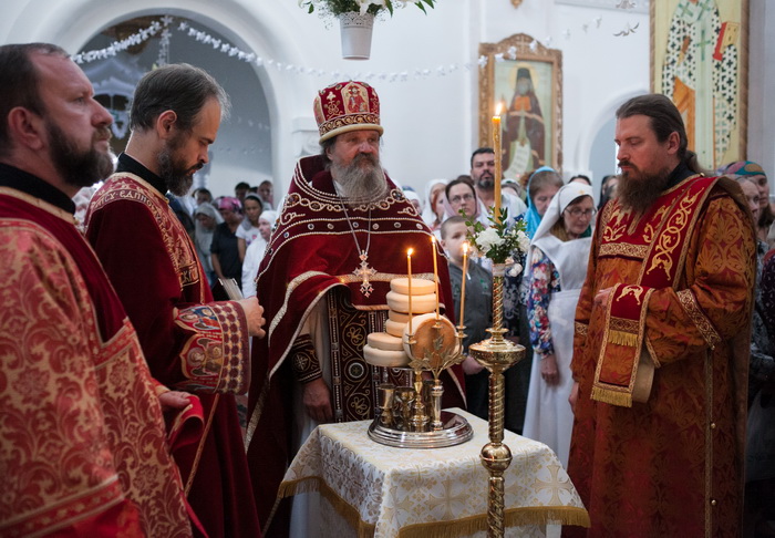 The Liturgical Colors of Vestments in the Orthodox Church - The Catalog ...