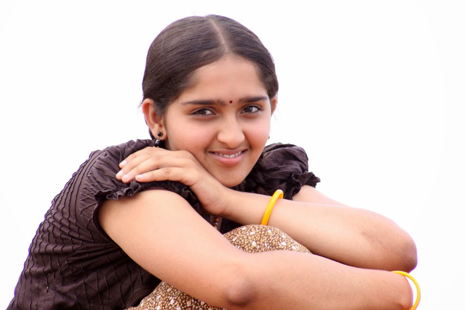 The Cute Malayalam Actress Sanusha HD Images - Everything 4u
