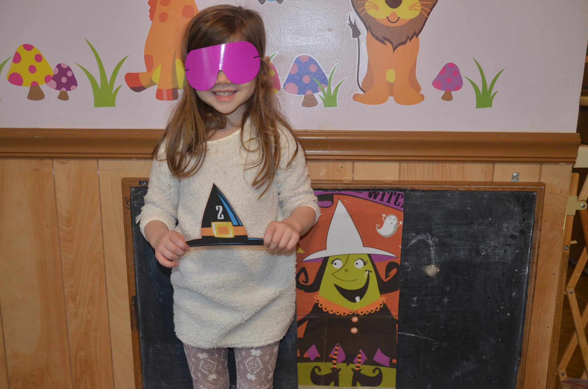 Aunt Tami's House: Pin the Hat on the Witch