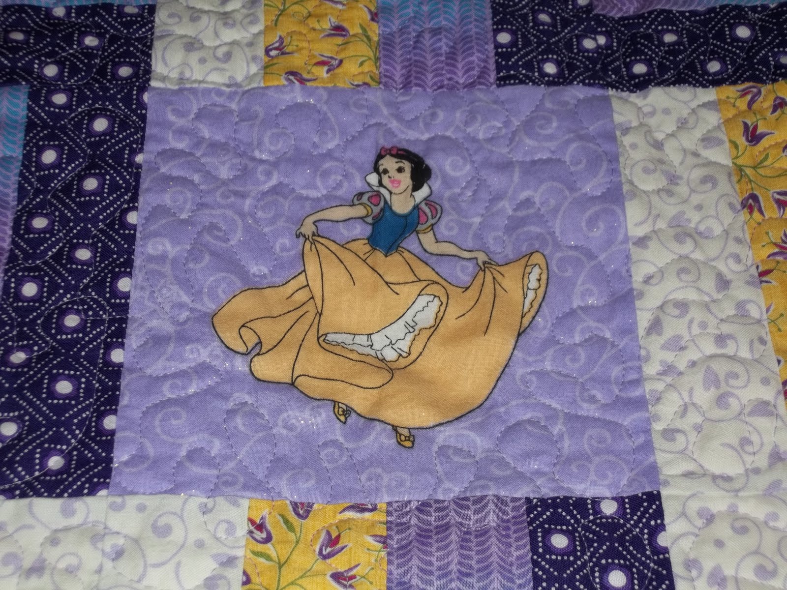 365 Days and Other Ramblings: Disney Princess quilt FINISHED!!