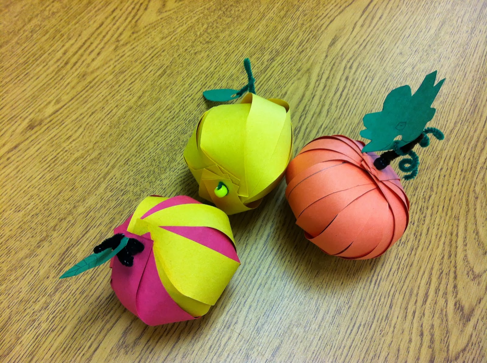 Sweet Garden: Crumpled apple and 3D pumpkin.