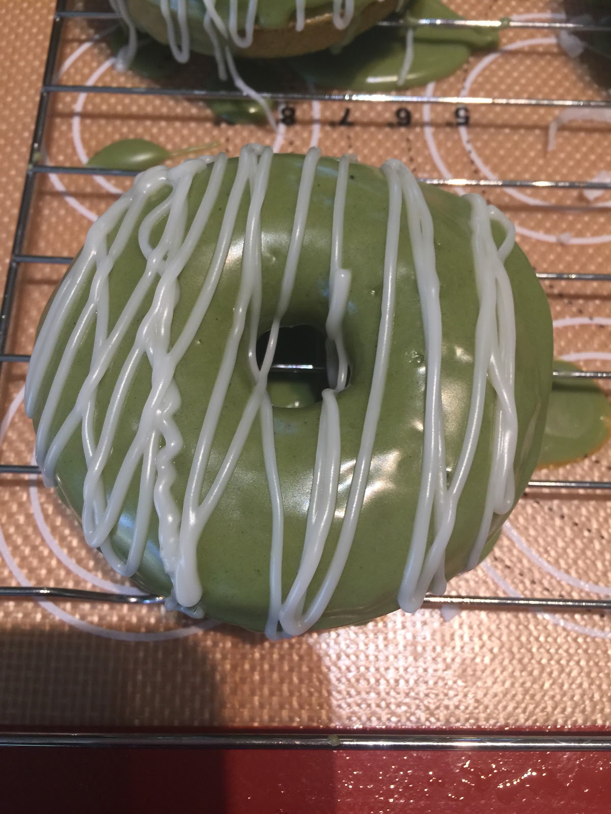 JasmineRichelleBakes: Matcha Donuts
