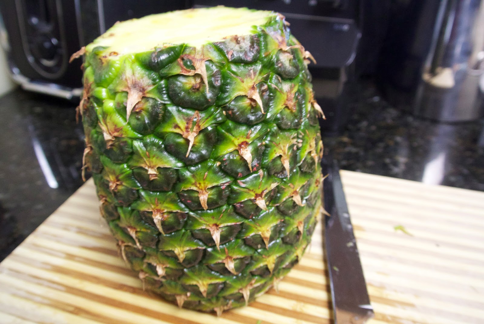 FatConsciousFoodie TECHNIQUE The Right Way To Cut A Pineapple fatconsciousfoodie-technique-the-right-way-to-cut-a-pineapple