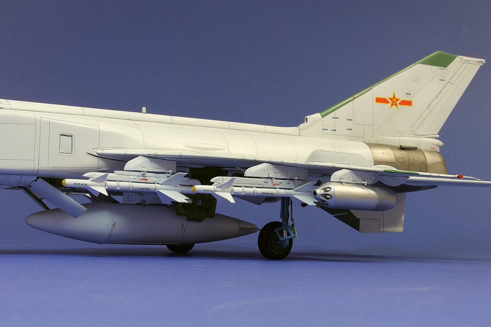 Tommy's Fantastic Models World: Trumpeter 1/48 J-8II 81192(Chinese Hero ...