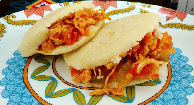 Los Sabores de la Gastronomía: AREPA RELLENA DE POLLO