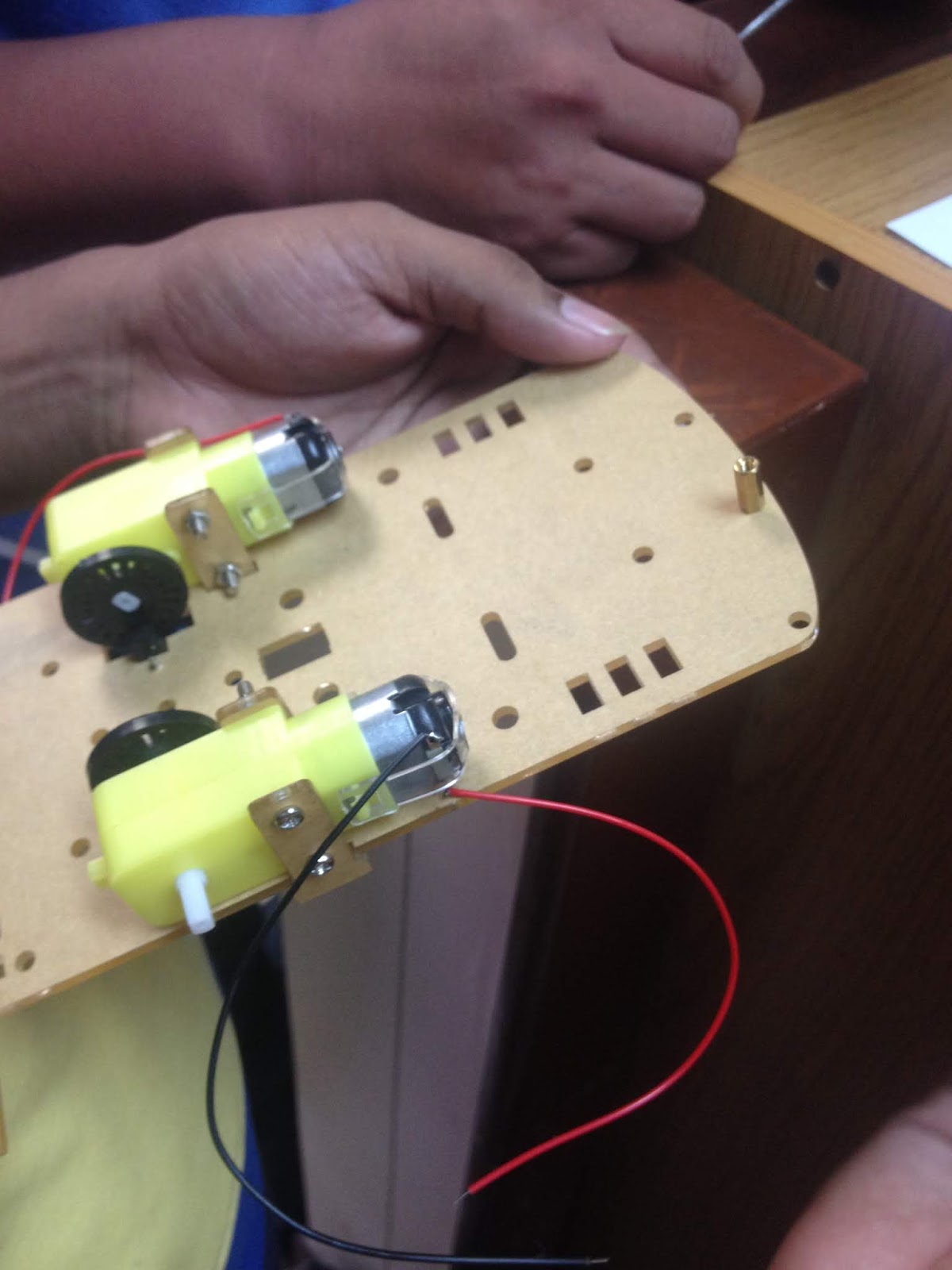 Robot Card Arduino 2WD: Armando el Robot