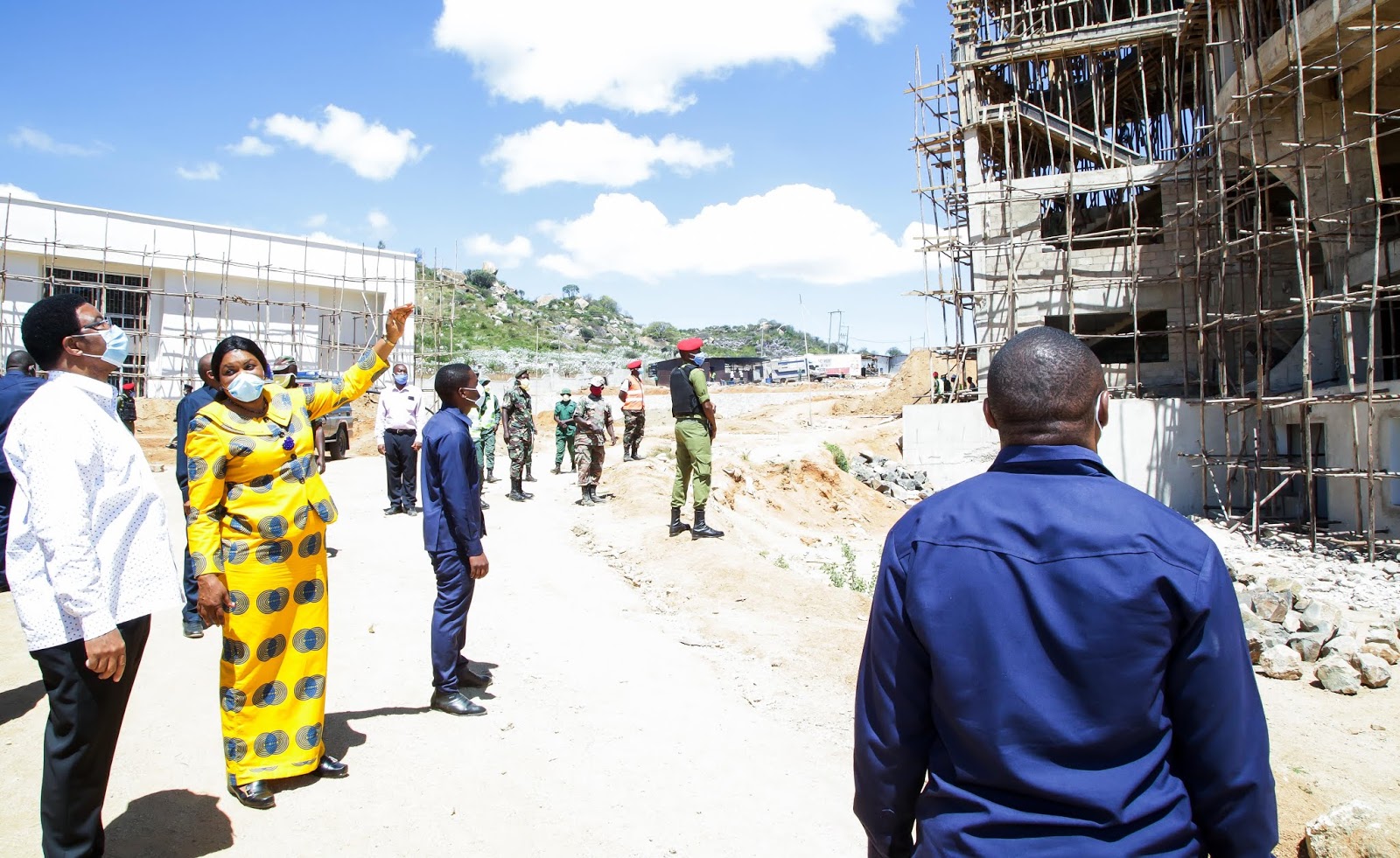 WAZIRI MKUU AKAGUA MAENDELEO YA UJENZI WA JENGO LA TUME YA UCHAGUZI (NEC), LILILOPO NDEJENGWA ...