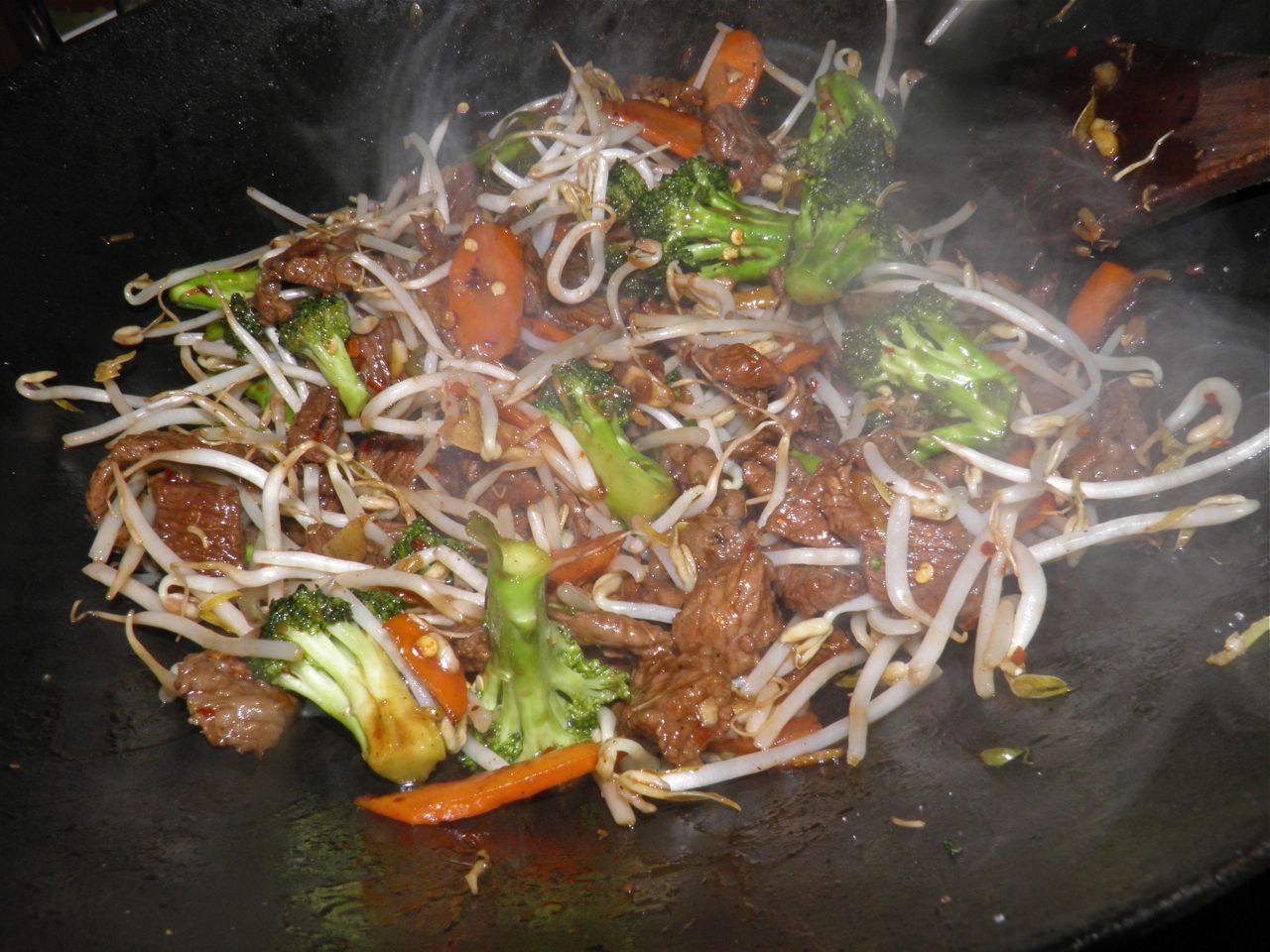 Docaitta Lifestyle: Recipe: Spicy Beef with Bean Sprouts