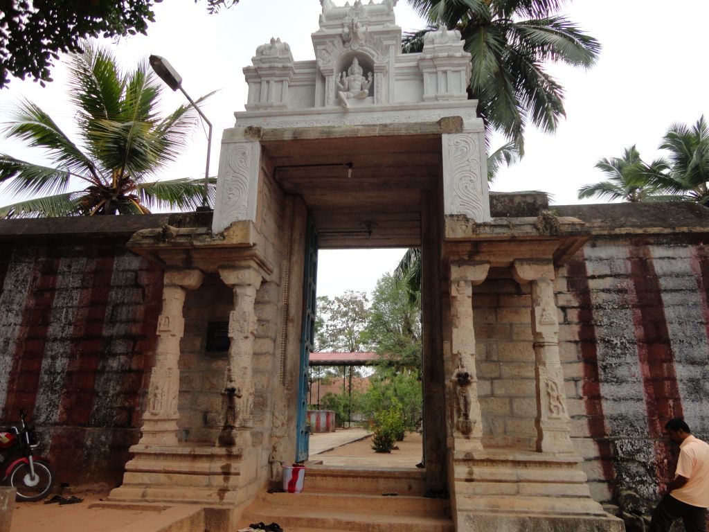Krishna's ePages: Thirparappu Waterfalls and Mahadevar Temple