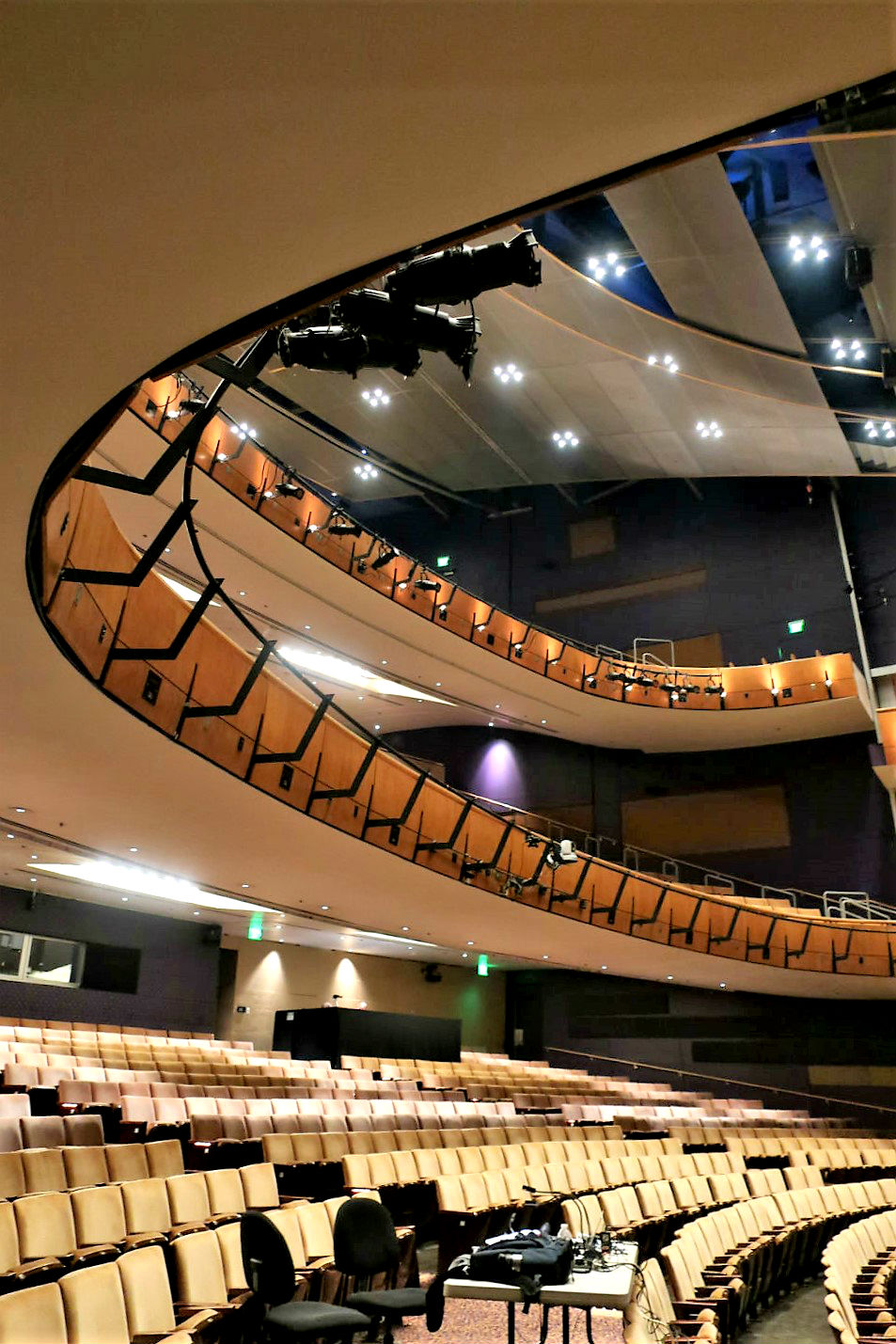 Los Angeles Theatres: Ahmanson Theatre