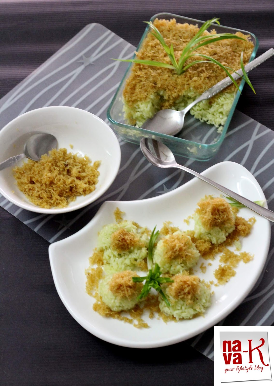 Pulut Inti (Glutinous Rice With Sweet Coconut)